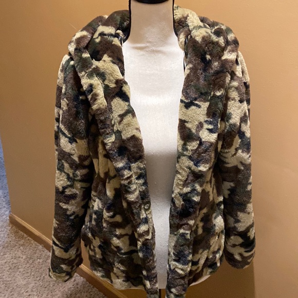 Love Tree | Jackets & Coats | Women Love Tree Faux Fur Camo Camouflage ...